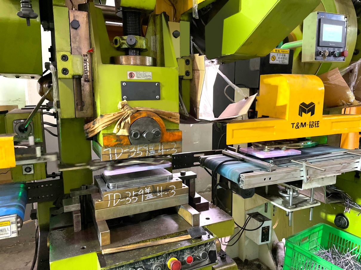 Manufacturing process on automatic line. - tdtin